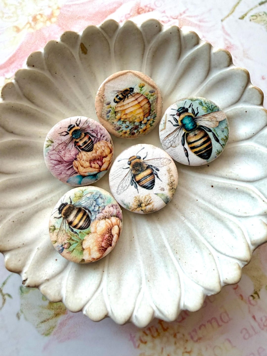 HONEYBEES Decoupage Bee Focal Bead: Colorful 1-inch Wooden Disc Art ...