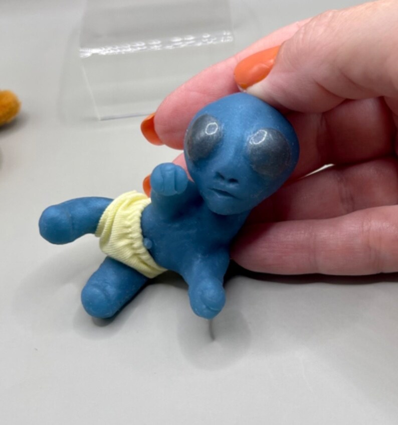 Mini Silicone Alien mario - Etsy