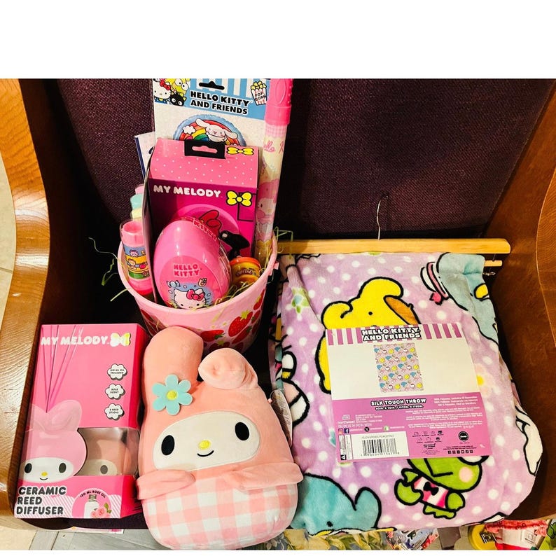 Hello Kitty My Melody Ceramic Diffuser Plush and Wall Projector Bundle ...