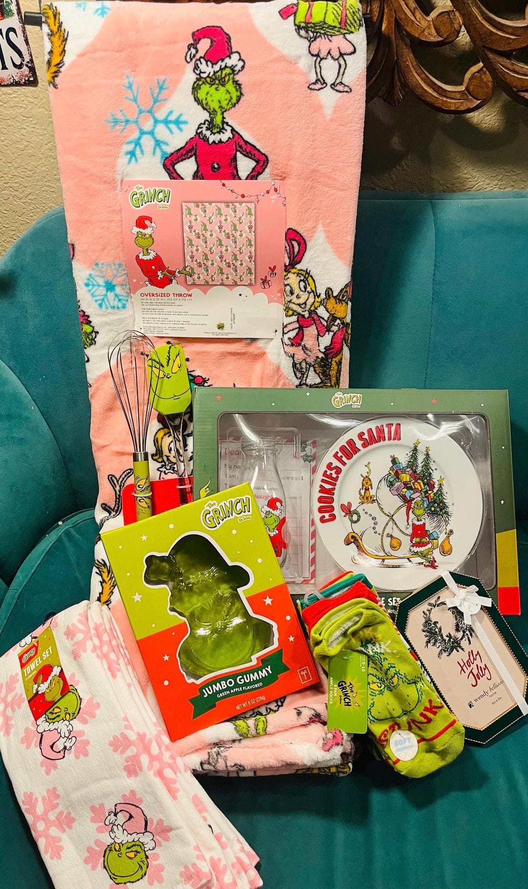 Grinch Large Bundle Pink Christmas 50 70 Throw,jumbo Grinch Gummy ...