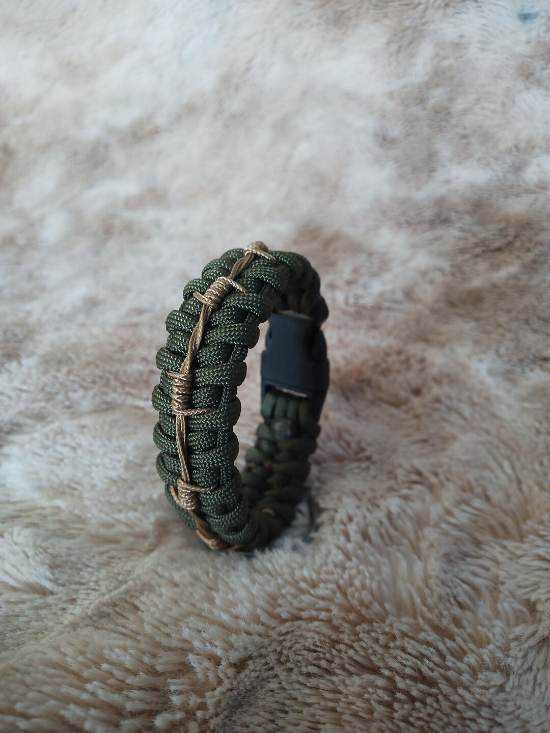 Paracord Bracelet Braided Fishtail Barbed Wire, Military. A Multitude ...