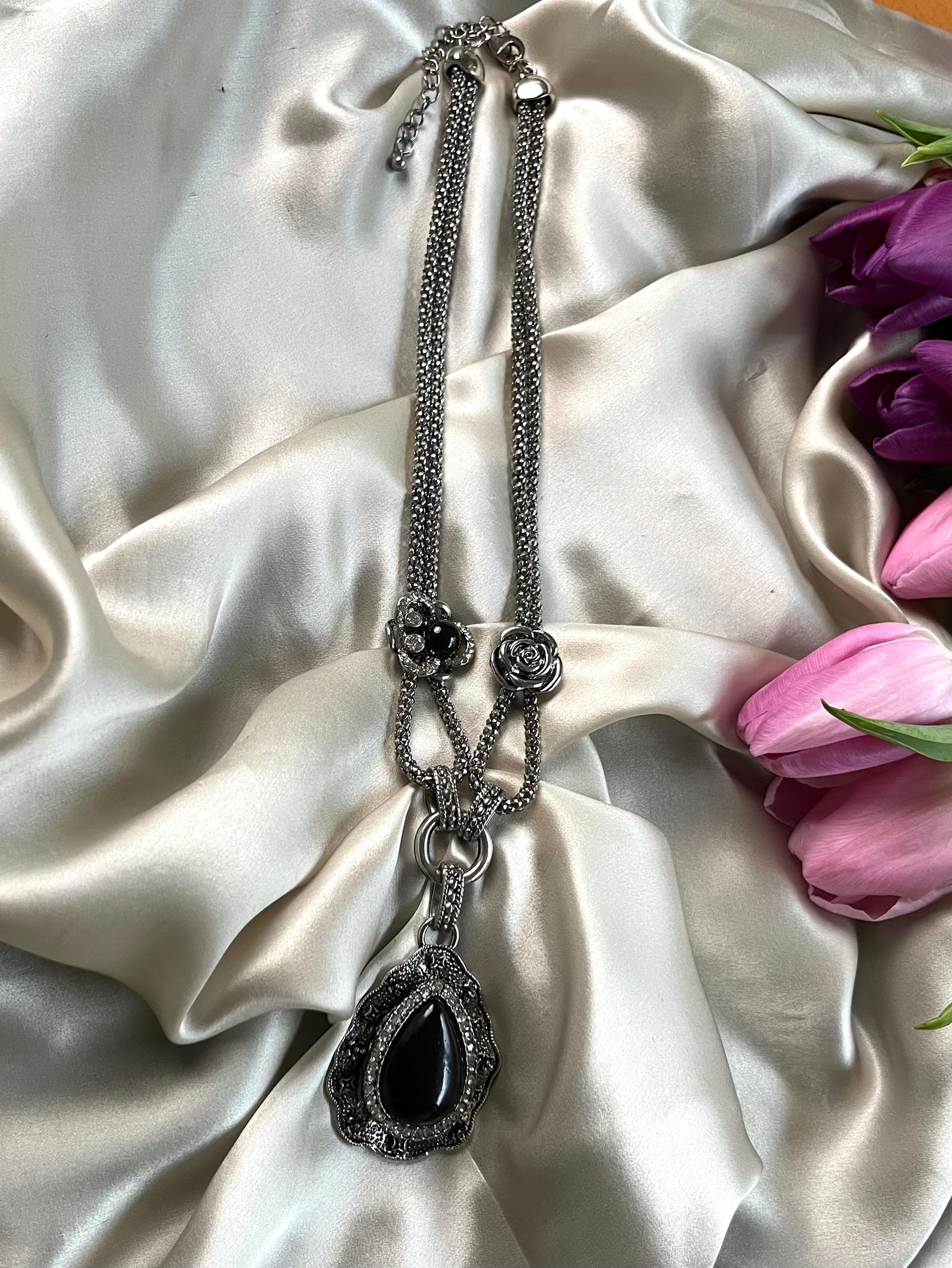 Victorian Style Silver Metal Thick Snake Chain and Tear Drop Shape ...
