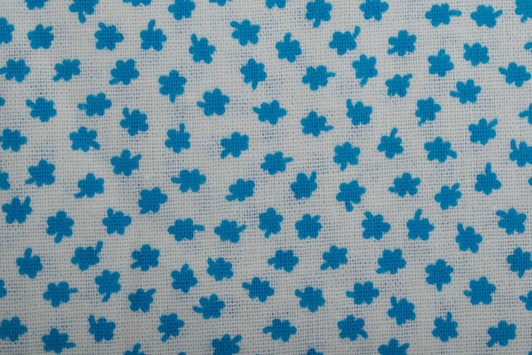 1.6yd Cute 1980s Vintage Cotton Fabric, Blue Flowers Ditsy White ...