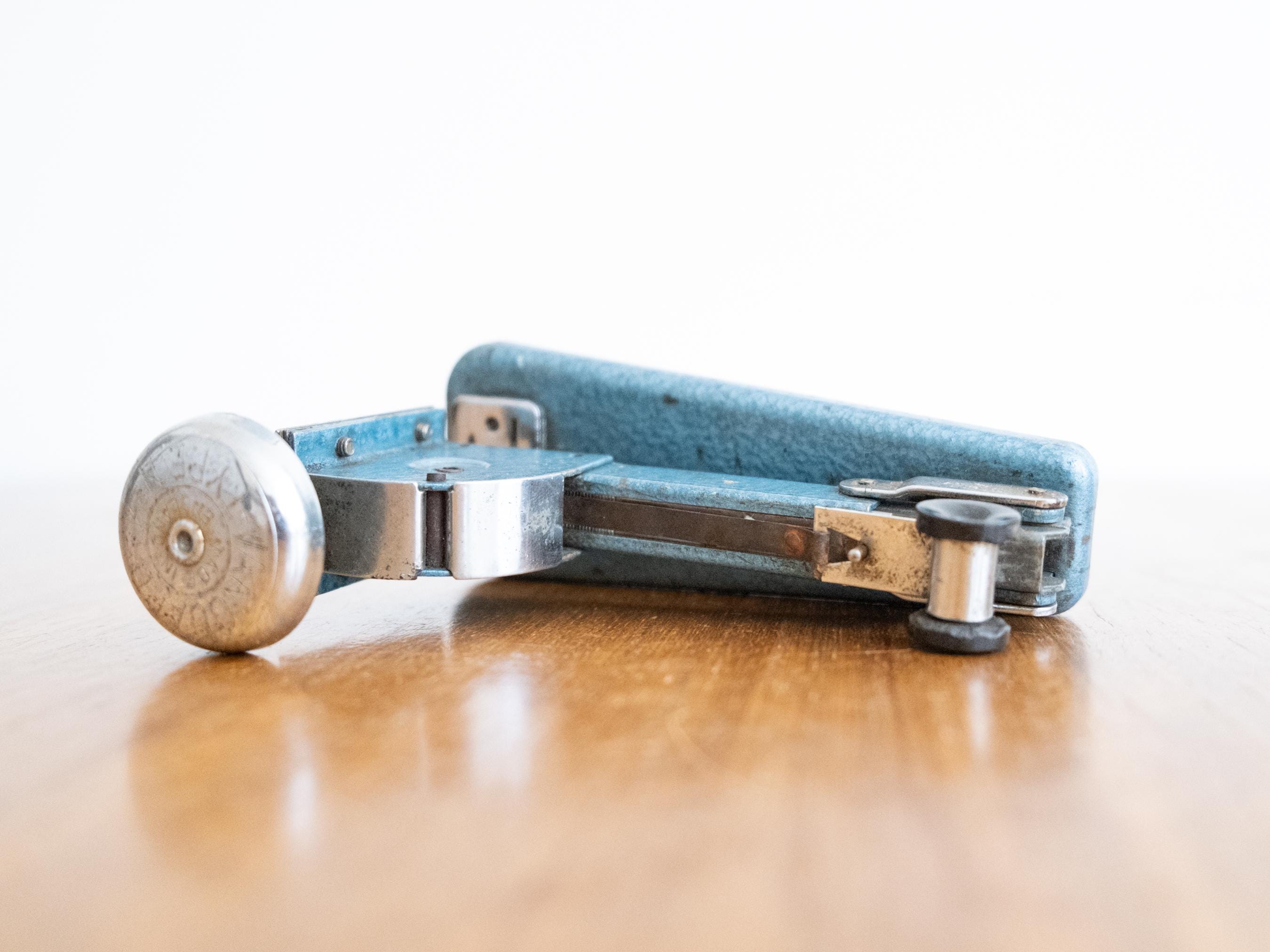 Vintage Vanguard Stapler, 1930s Industrial Stapler - Etsy