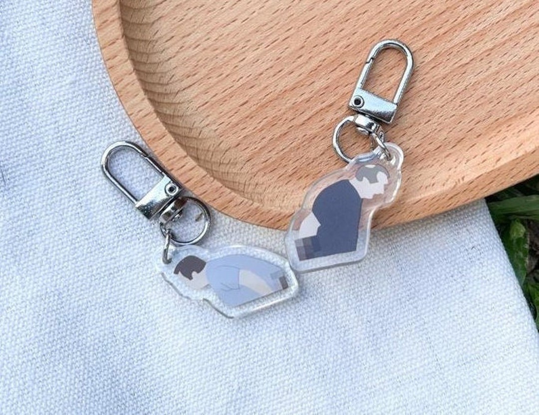 Modern Family Cameron & Jay Moon Landing Keychain Set TV Show, Modern ...