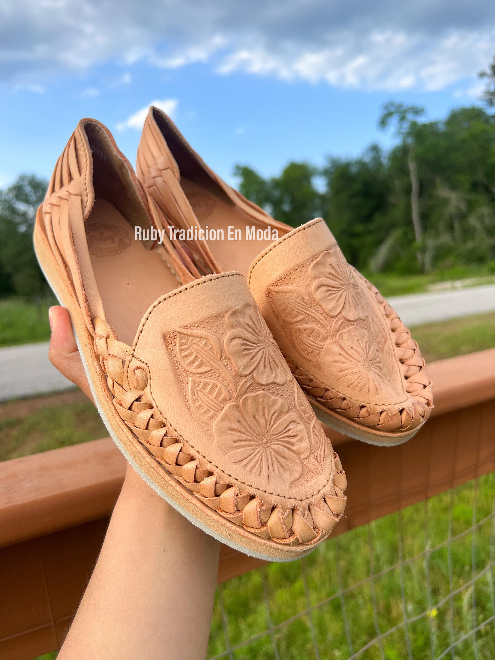Florecita Huaraches Hand-tooled Slip Ons| Flor Cincelados Huaraches ...