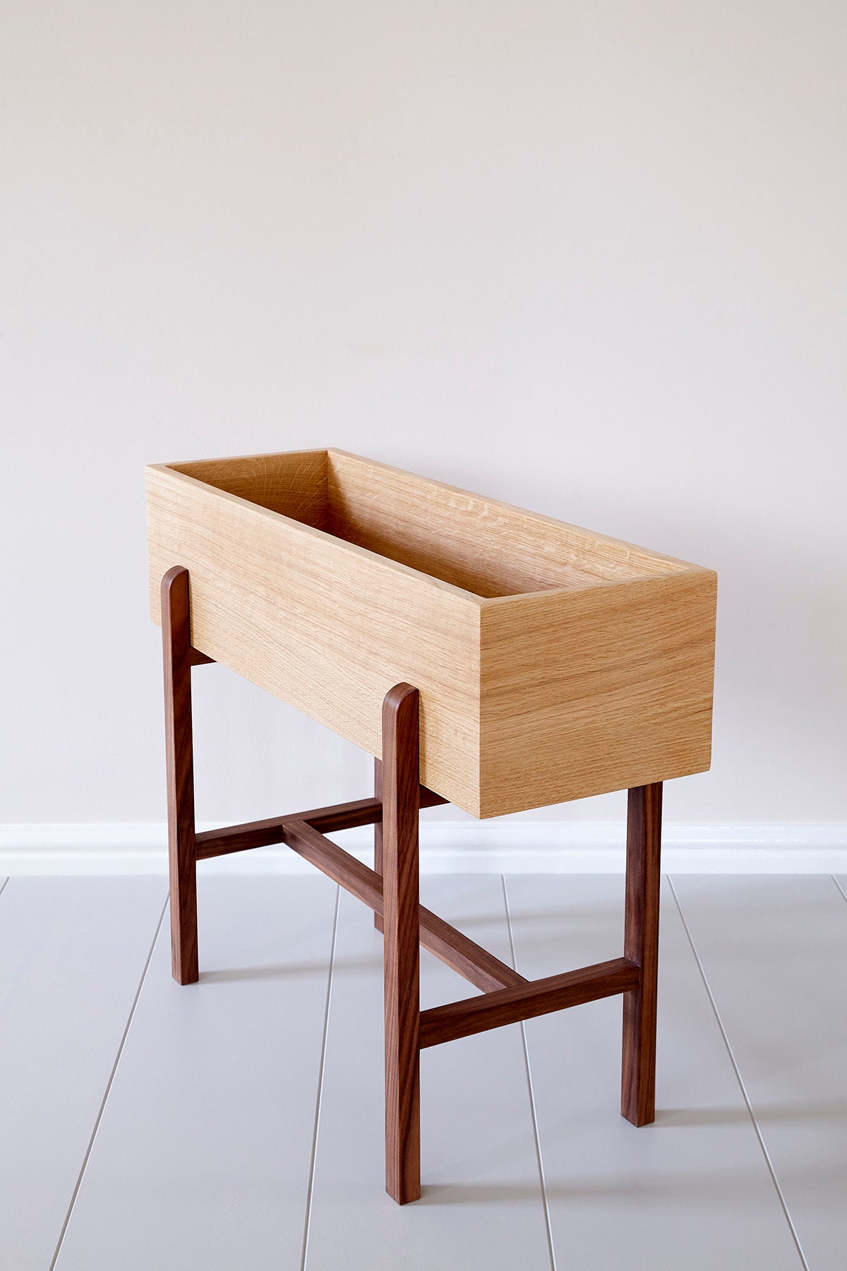 Pippa Planter Oak and Walnut / House Plant / Book Storage - Etsy