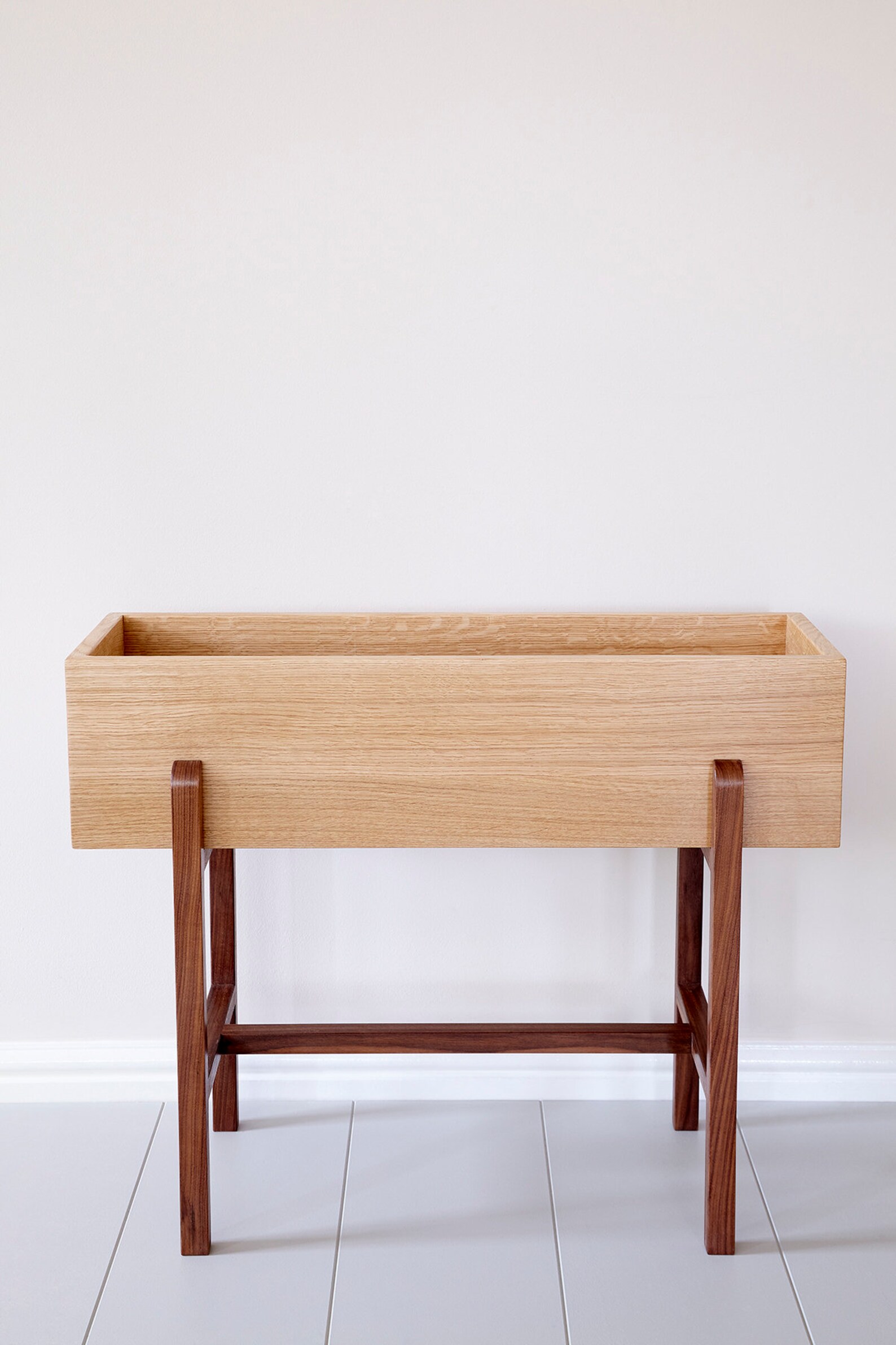 Pippa Planter Oak and Walnut / House Plant / Book Storage - Etsy