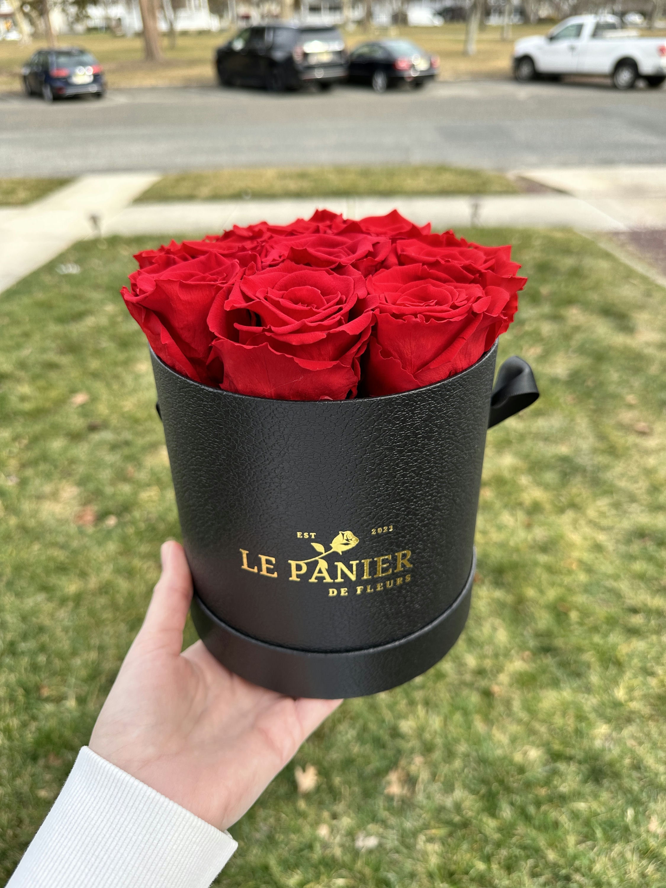 Birthday Round Flowers Box | Personalized Flowers Box | Forever Rose ...