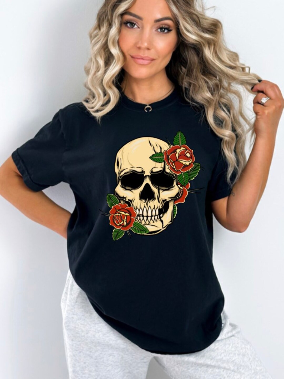Traditional Skull With Roses Unisex Tshirt, Cute and Simple Skull T ...
