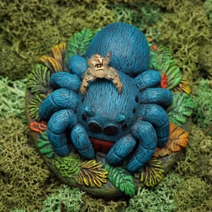 JUMPING SPIDER Figurine, Polymer Clay. Cute Blue Spider on Leaves ...