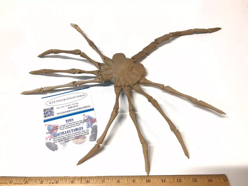 Aliens Facehugger Custom Made Hand Painted Glass Eyes Movable Replica ...