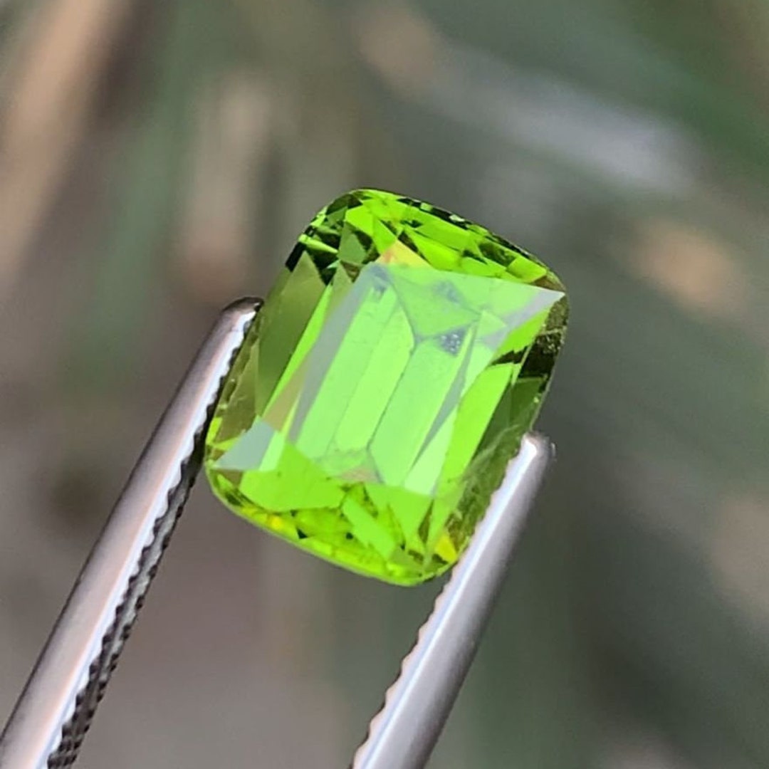 Kiwi Green Natural Peridot Top Quality Peridot Excellent Cuhsion Cut ...