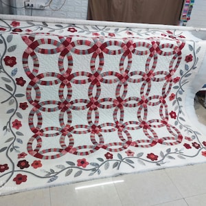 Amish Hand Quilted Circle of Love Quilt, Bordeaux Patchwork - Etsy