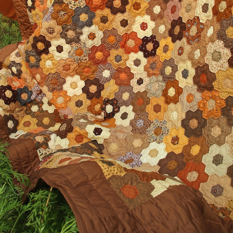 Hand-quilted Hexagon Patchwork Quilt: Bordeaux Flower Garden Design - Etsy
