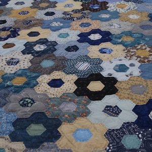 Hand-quilted Hexagon Patchwork Quilt: Bordeaux Amish Style, Custom Made ...