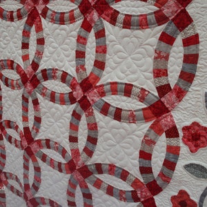 Amish Hand Quilted Circle of Love Quilt, Bordeaux Patchwork - Etsy