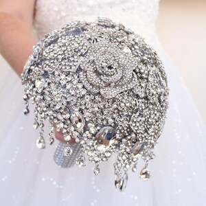 Luxury Silver Jeweled Brooch Bouquet. Extra Shiny and Bling Wedding ...