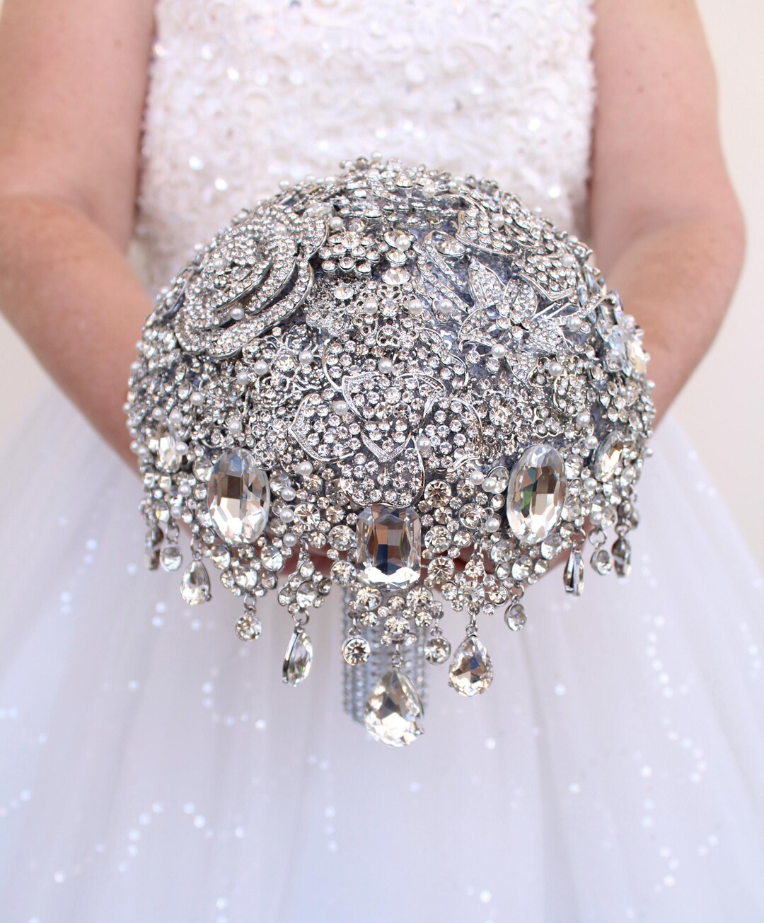 Luxury Silver Jeweled Brooch Bouquet. Extra Shiny and Bling Wedding ...