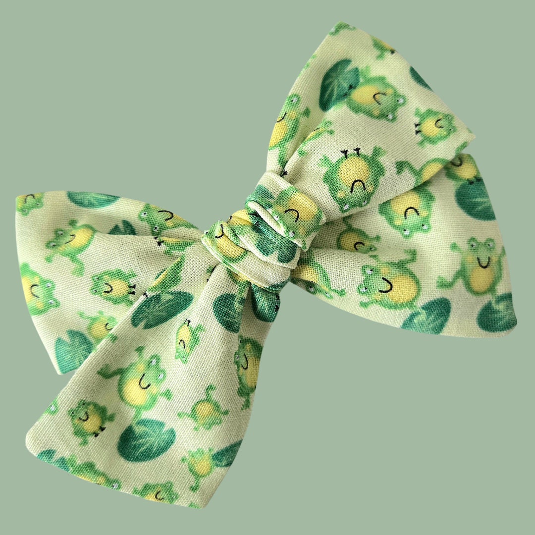 Frog Bow Frogs on Lily Pads Green Bow Summertime Toddler Bows Girls ...