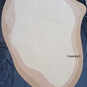 Minimalist Beige Modern Abstract Irregular Shape Woolen Hand Tufted ...