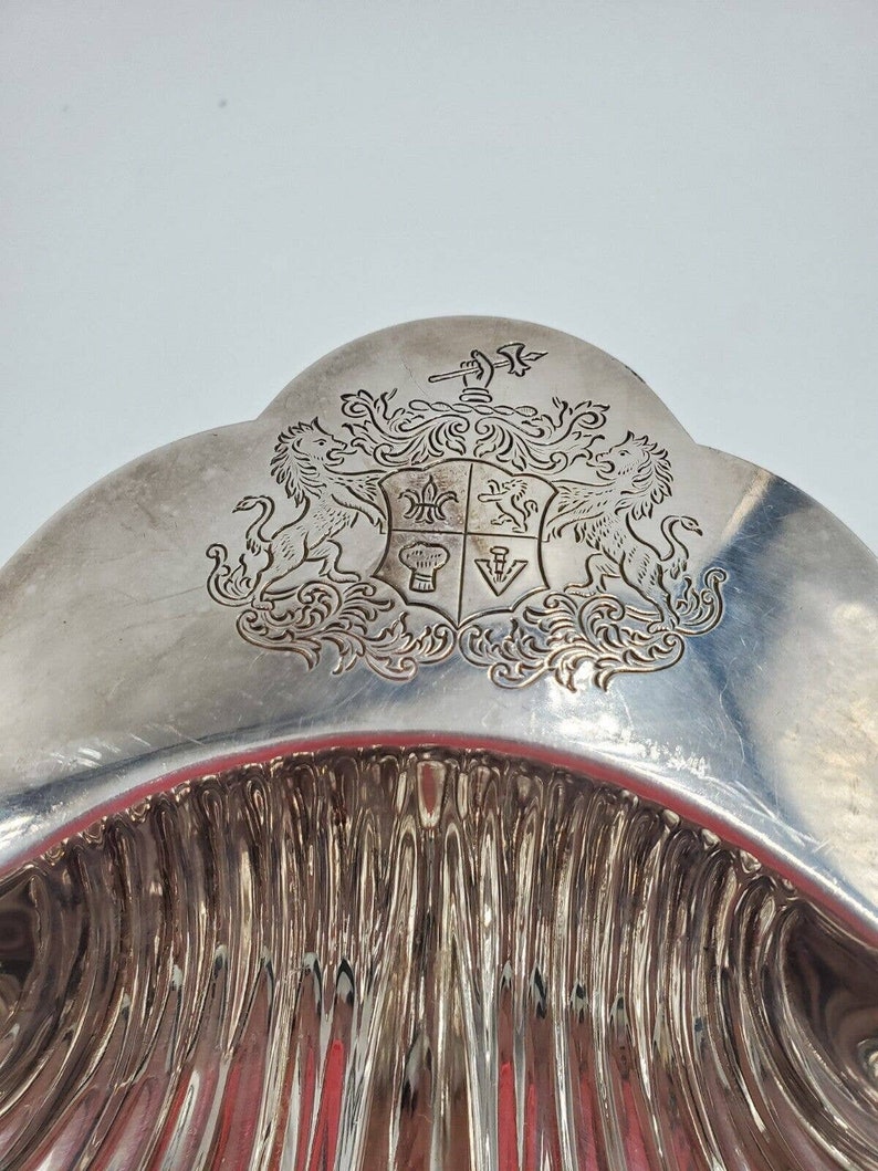 VTG EG Webster & Son Lion Heraldic Coat of Arms Scalloped Clam Silver ...
