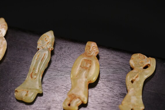 Antique human statue jade pendant, Jade human express… - Gem
