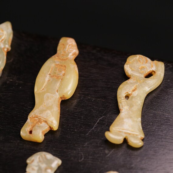 Antique human statue jade pendant, Jade human express… - Gem