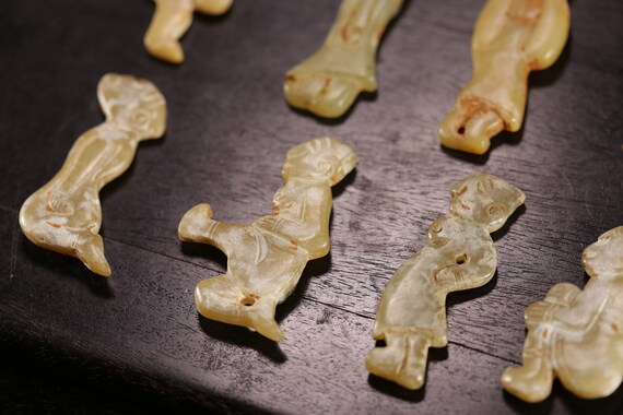 Antique human statue jade pendant, Jade human express… - Gem