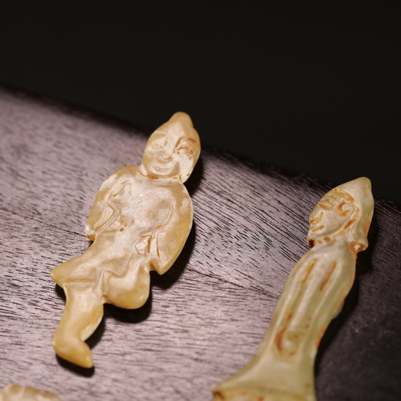 Antique human statue jade pendant, Jade human express… - Gem