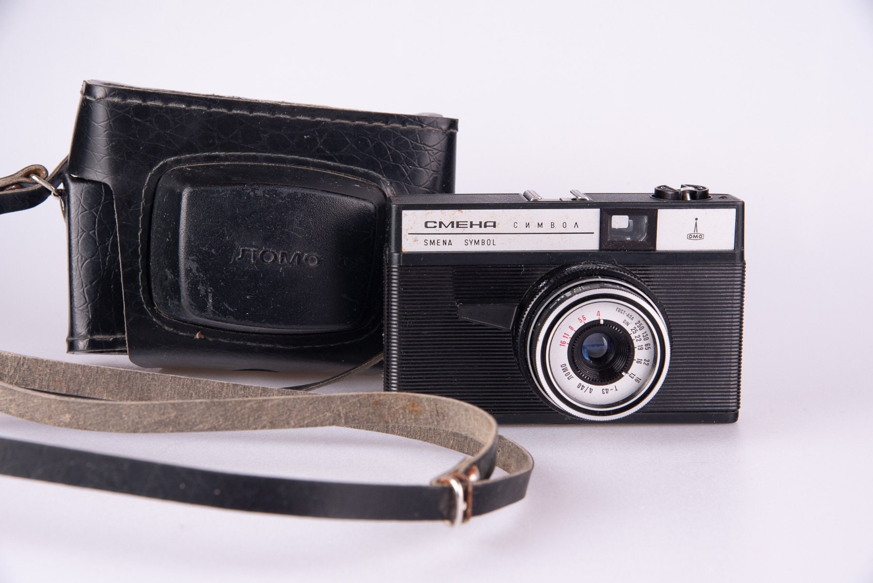 Smena-symbol is a Soviet Scale Camera Produced by the LOMO. Soviet 35mm ...