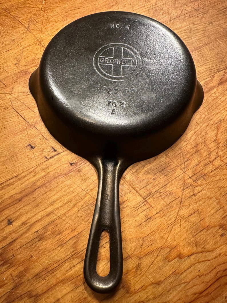 Griswold #4 702 A Small Block Logo Cast Iron Skillet W/ Grooved Handle ...