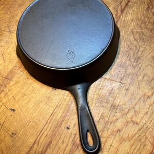 Chicago Hardware Foundry 5 Diamond-logo Cast Iron Skillet (excellent ...