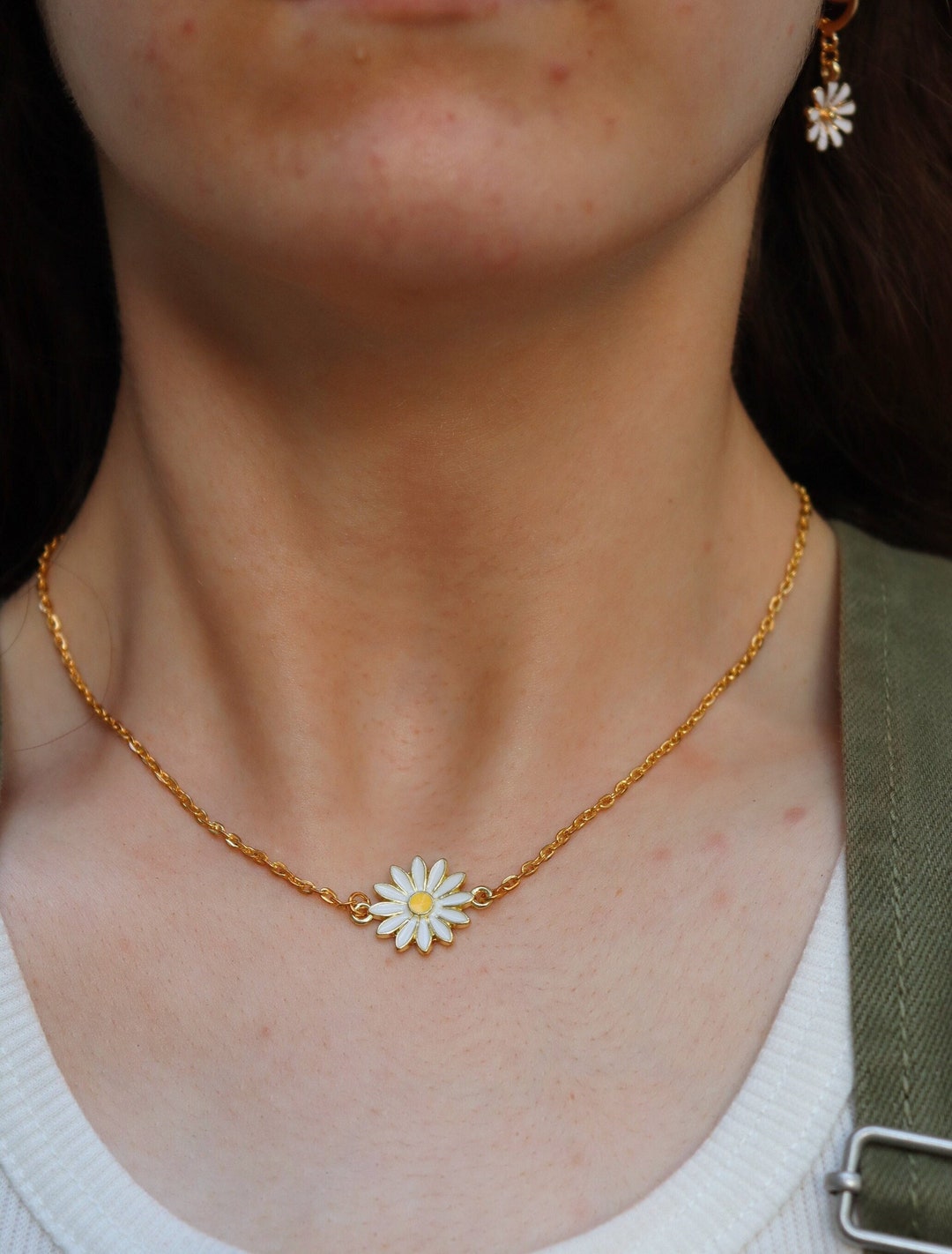 Belly Conklin's Daisy Charm Necklace From 'the Summer I Turned Pretty ...