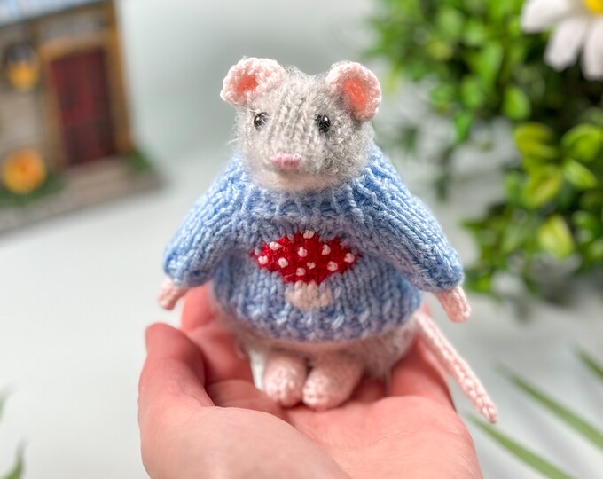 Knitted Realistic Mouse in a Sweater, 3.5 Inches, Pocket Mouse, Small ...