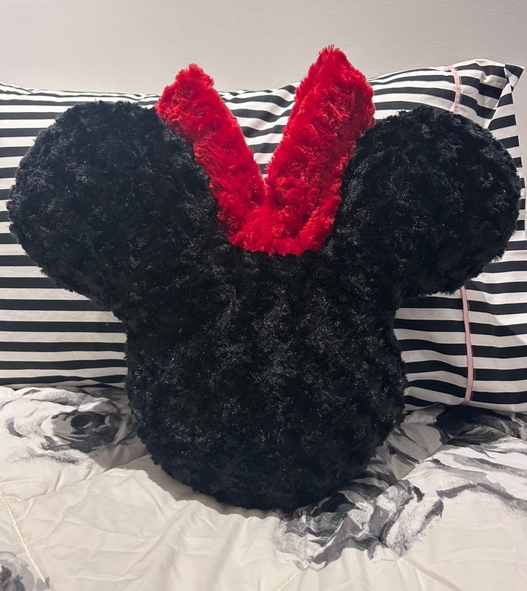 Super Soft Minnie and Mickey Head Red and Black Decorative Disney Throw ...