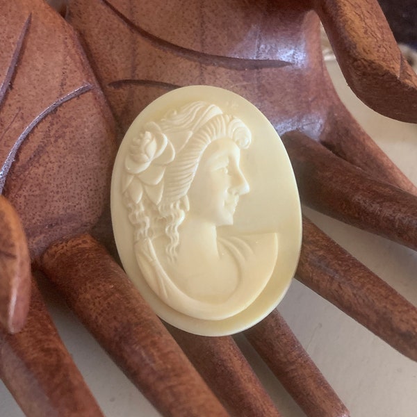 Bakelite Cameo - Etsy