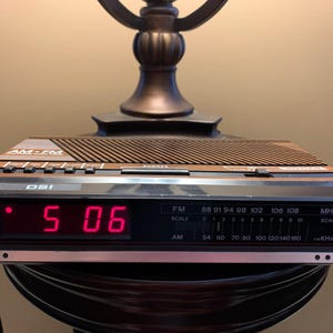 DSI - Wood-grain AM/FM Alarm Clock, Model No. 65995 (radio, Works ...