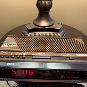 DSI - Wood-grain AM/FM Alarm Clock, Model No. 65995 (radio, Works ...