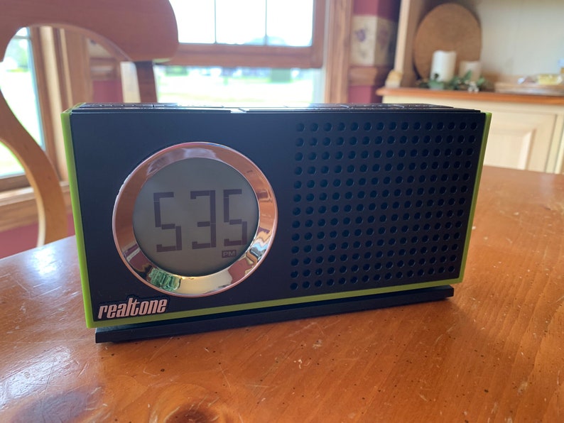 Realtone - AM/FM, Clock Radio Green Backlight - Model RT212-B-A ...