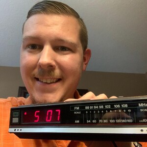 DSI - Wood-grain AM/FM Alarm Clock, Model No. 65995 (radio, Works ...