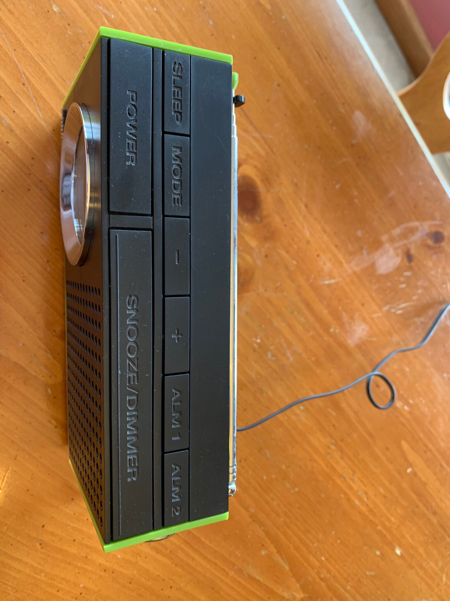 Realtone - AM/FM, Clock Radio Green Backlight - Model RT212-B-A ...