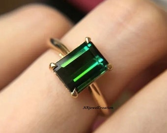 Emerald Birthstone Ring - Etsy