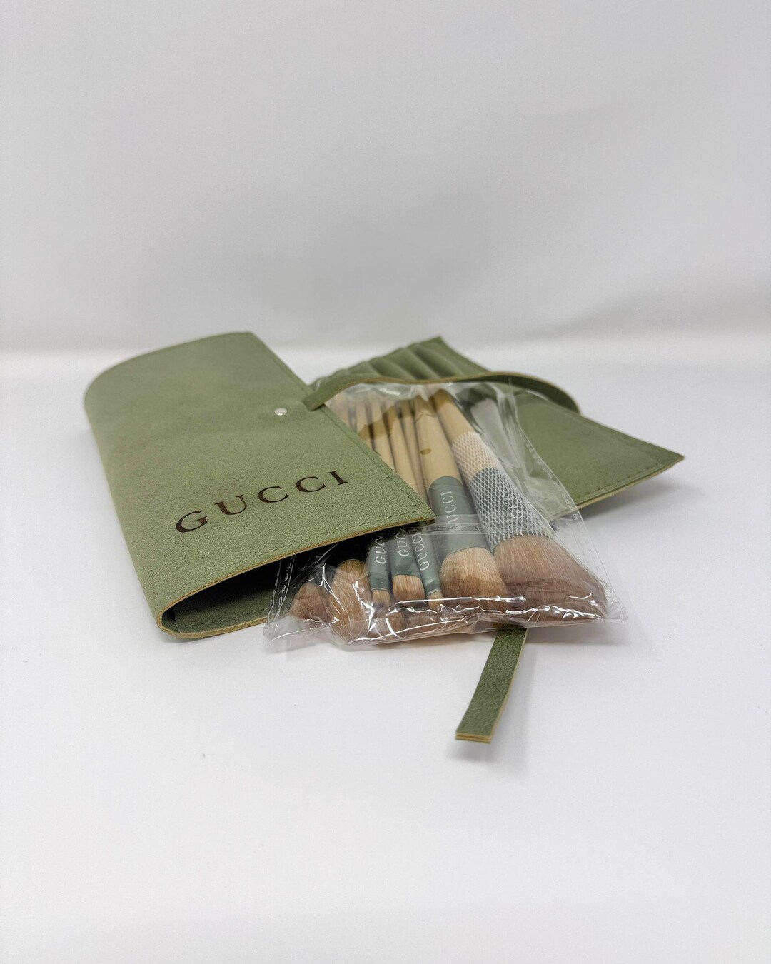 GUCCI Beauty Sage-green Makeup Brush Set – Full Set of 10 in Cosmetic ...