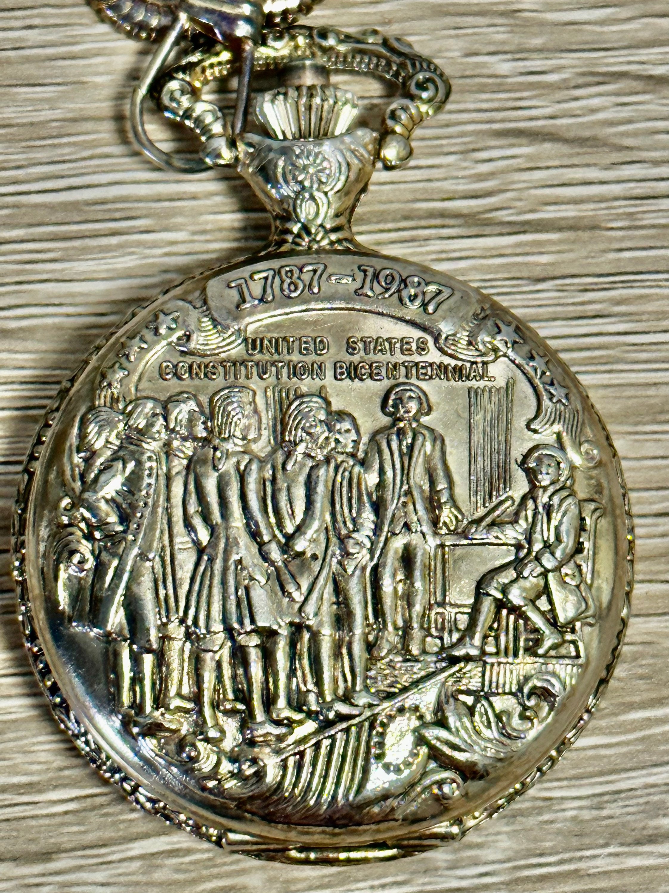 Pocket Watch Elegance Hunter Case Commemorates 1787-1987 Constitutional ...