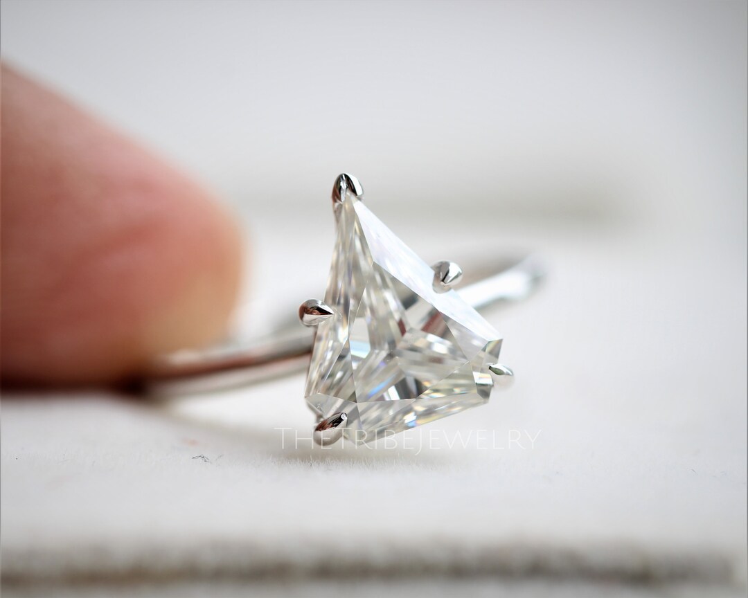 Shield Cut Moissanite Engagement Ring, Unique Shield Diamond Wedding ...