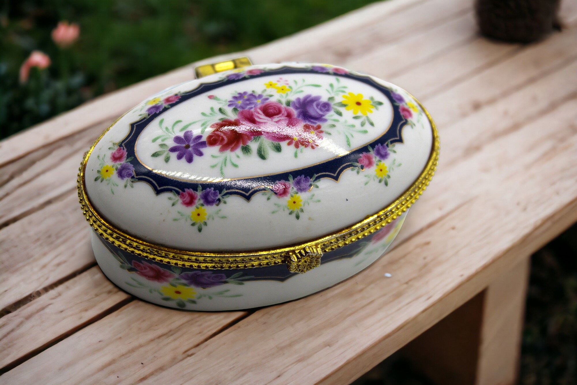 Vintage Porcelain Jewelry Box, Miniature Jewelry Box, Decorative Oval ...