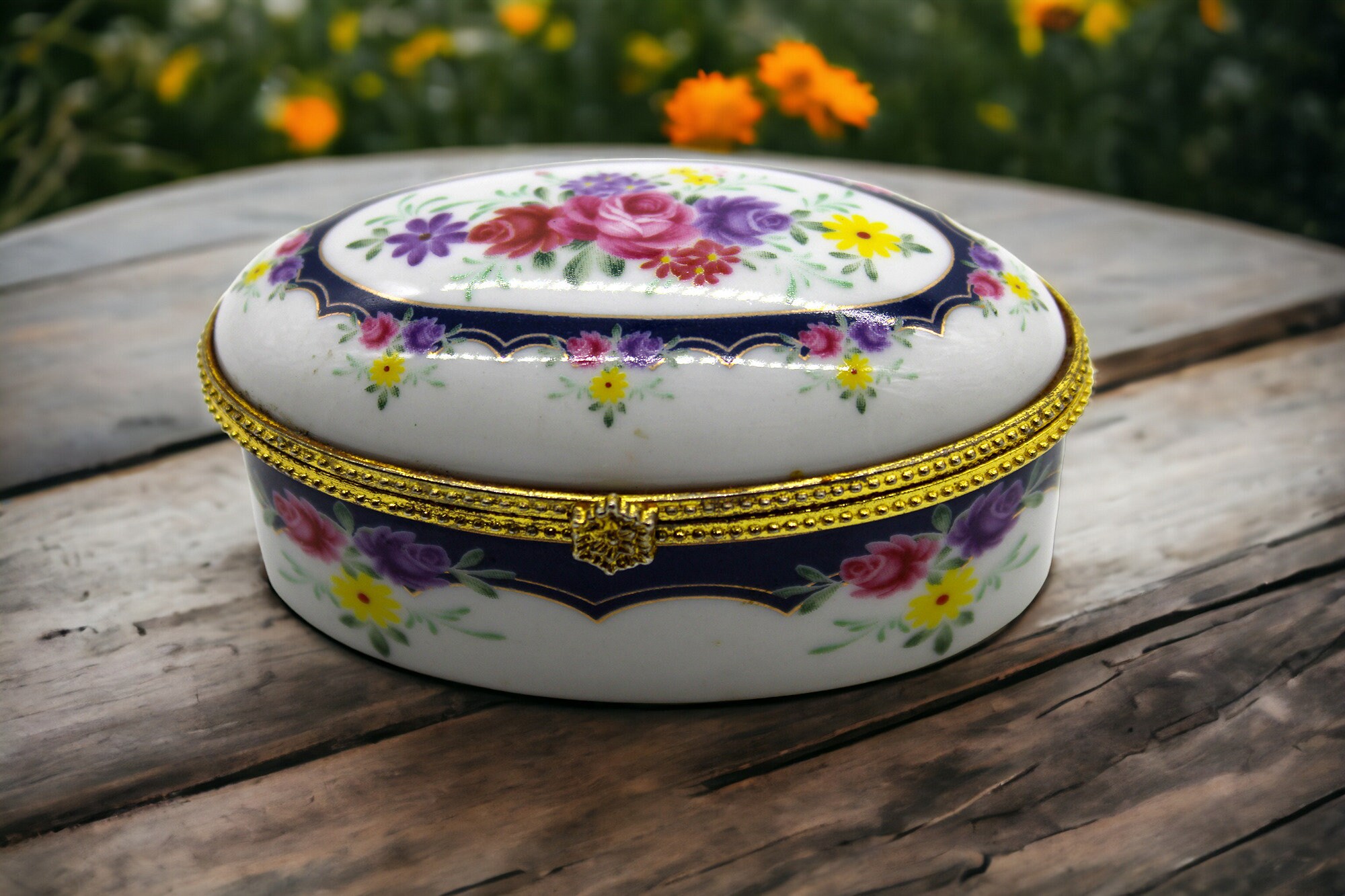 Vintage Porcelain Jewelry Box, Miniature Jewelry Box, Decorative Oval ...
