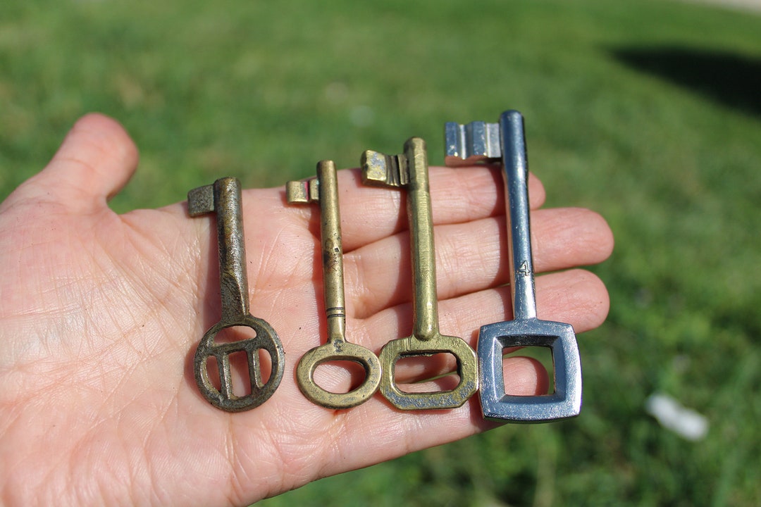 Christmas Gift Vintage Brass Keys, Old Time Keys, Old Door Keys ...