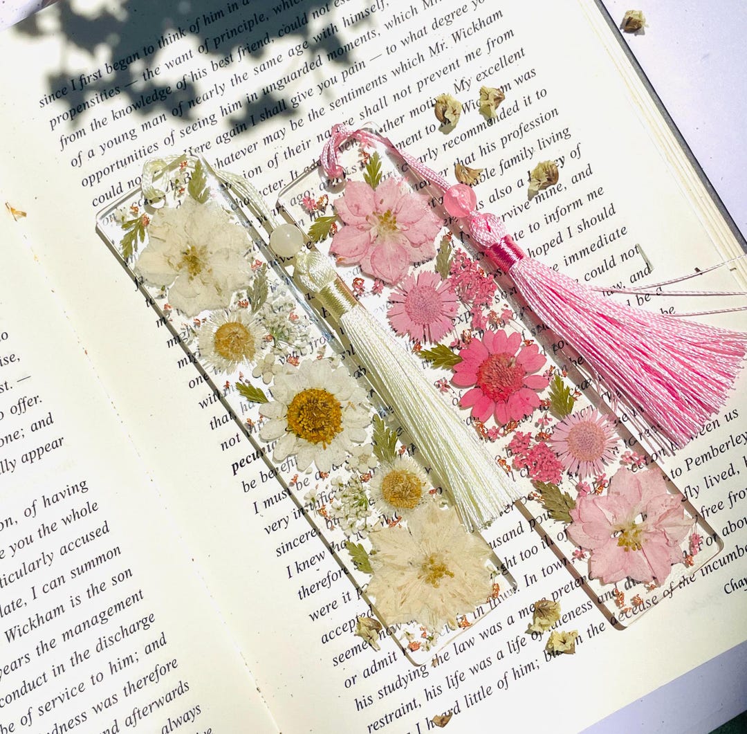 Custom Pressed Flower Bookmark: Handmade Resin Book Accessory - Etsy